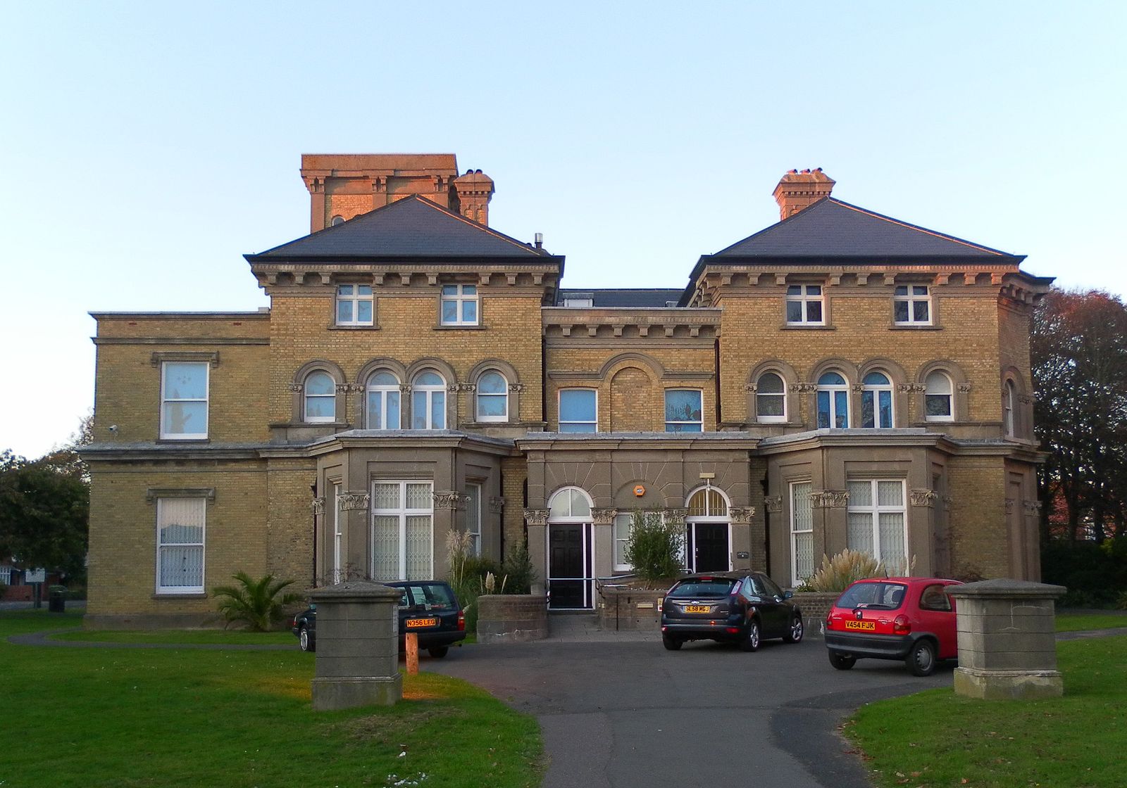 Hove Museum & Art Gallery - Hove Museum of Creativity